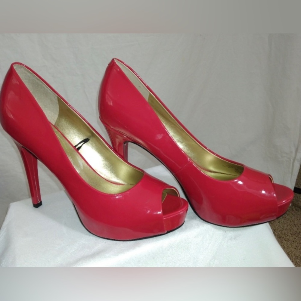 Guess Patent Leather Platform Heels Pumps Like New - Gem